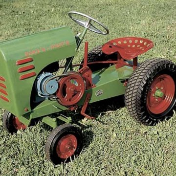 Lawn and garden tractors