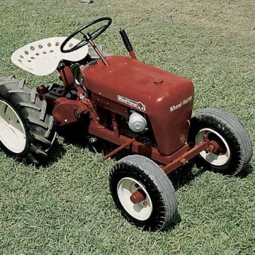 Lawn and garden tractors
