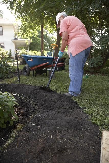 Designing Landscape Mounds & Berms | Successful Farming